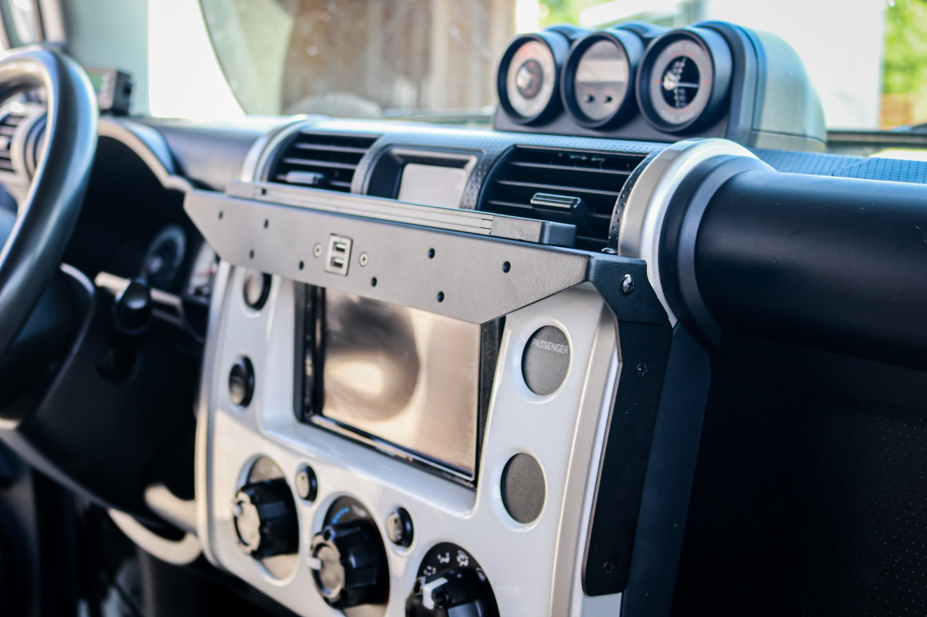 Powered Accessory Dash Mount for Toyota FJ Cruiser – Expedition Essentials