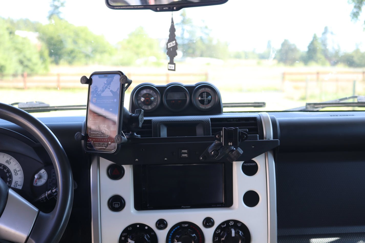 Powered Accessory Dash Mount for Toyota FJ Cruiser – Expedition Essentials